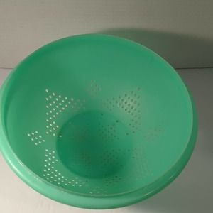 Tupperware | Kitchen | Vintage Tupperware Colander Strainer Green ...